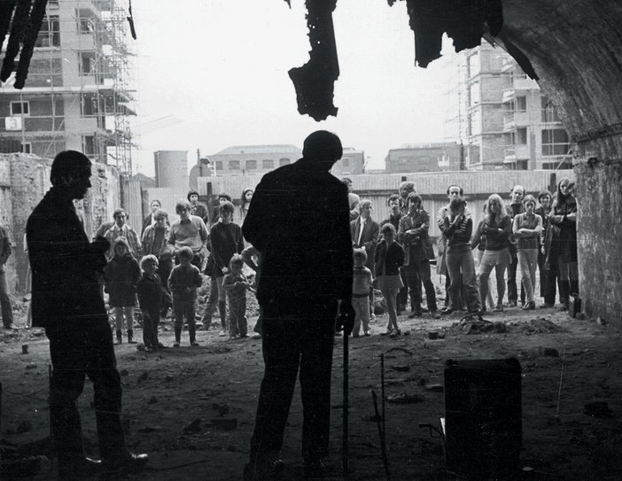 Underneath the Arches: Gilbert & George, Homosociality, and Post-War ...